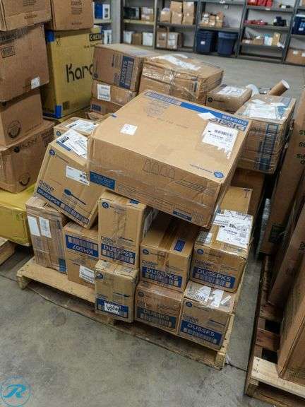 Pallet of Dixie Plastic Ware and Lids - Roller Auctions