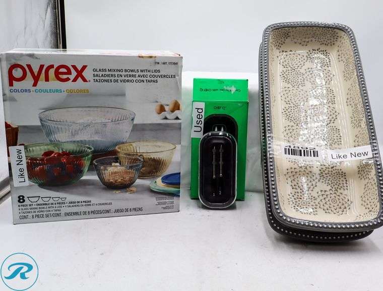 8-Piece Pyrex Glass Mixing Bowl Set - Like New, (2) Large Serving Trays ...