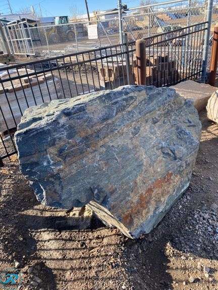 (1) MOUNTAIN GRANITE BOULDER, AUCTIONEER CANNOT LOAD THIS BOULDER ...