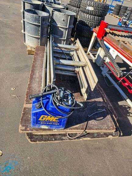 GME Shoring Box With Manual Hydraulic Pump - Roller Auctions