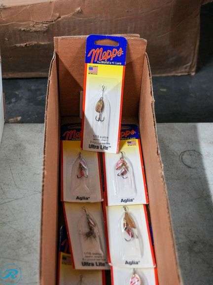 Tray of Mopps Lures - Roller Auctions