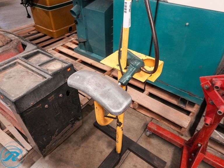 Bruno Wessel K-500 Tire Studding Station With Feeder and Gun - Roller ...