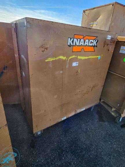 Knaack 100 Clamshell Jobsite Cabinet on Casters - Roller Auctions