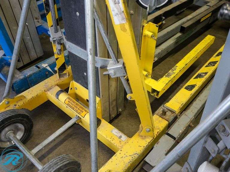 Sumner 2118 Lift, 18' (Inoperable) - Roller Auctions