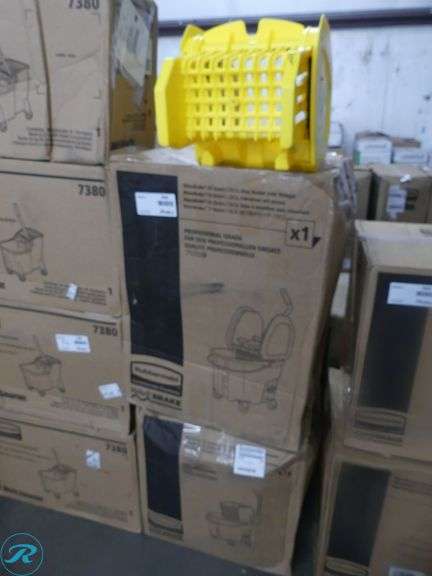 (2) Rubbermaid Wave Brake 35Qt Professional Grade Mop Buckets With ...