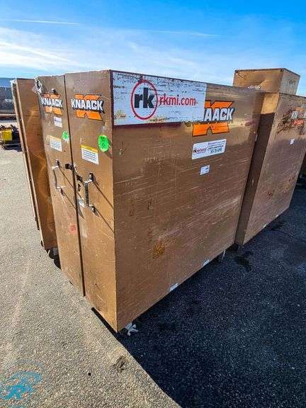 Knaack 100 Clamshell Jobsite Cabinet on Casters - Roller Auctions