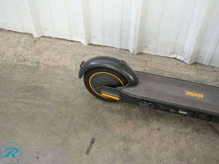 Ninebot G30P Kick Scooter (No Charger) - Roller Auctions