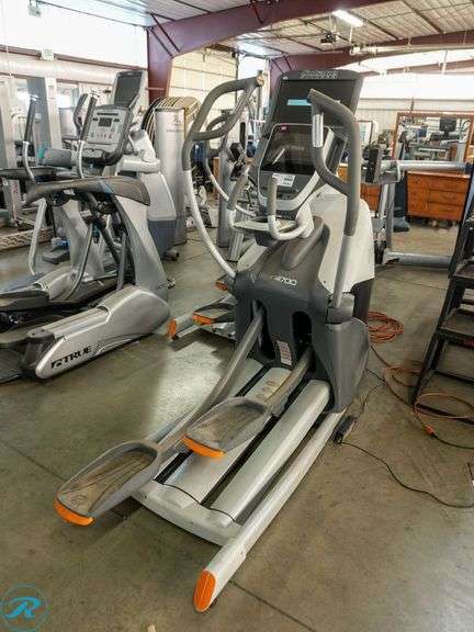 Octane Fitness XT4700 Elliptical Machine - Roller Auctions