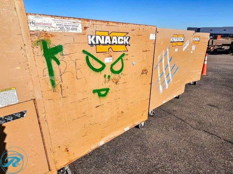 Knaack 100 Clamshell Jobsite Cabinet on Casters - Roller Auctions
