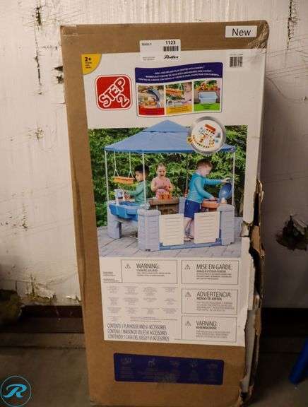 Step 2 Outdoor Kitchen - New - Roller Auctions