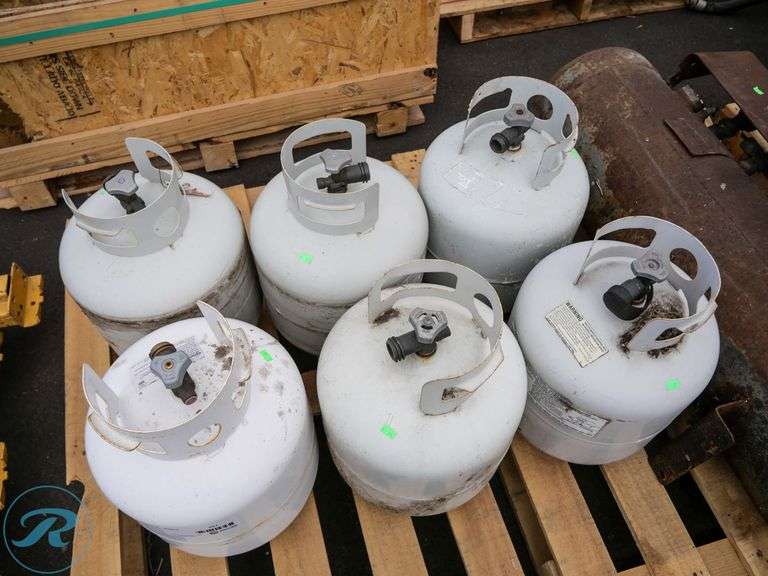 Pallet of (7) Propane Tanks - Roller Auctions