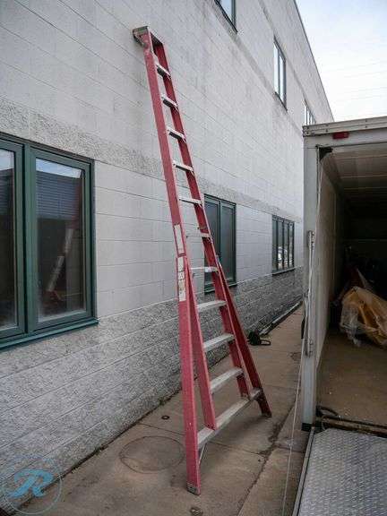 Fiberglass Ladder, 12' (Missing Parts) - Roller Auctions
