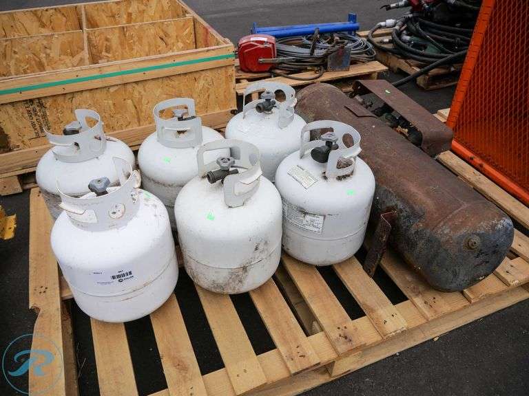 Pallet of (7) Propane Tanks - Roller Auctions