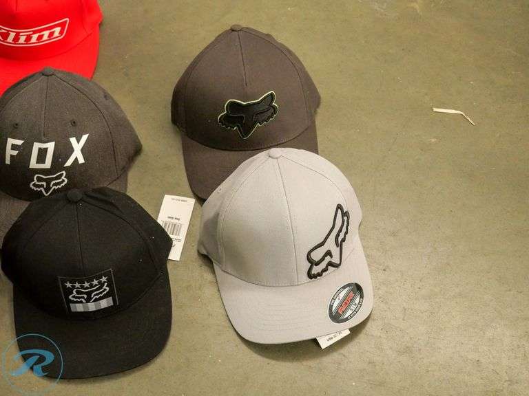 Tray of (12) Hats: Fox and Hooey - Roller Auctions