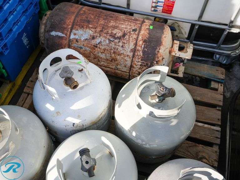 Pallet of (9) Propane Tanks - Roller Auctions