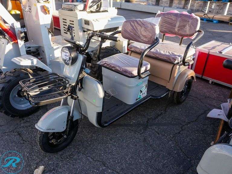 New MECO M3 Electric 3-Wheel Cart, 3-Person - Roller Auctions