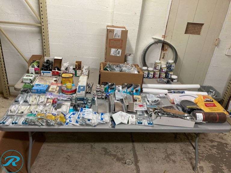 Assorted Construction Materials (Approx. 1000 pcs Total) - Roller Auctions