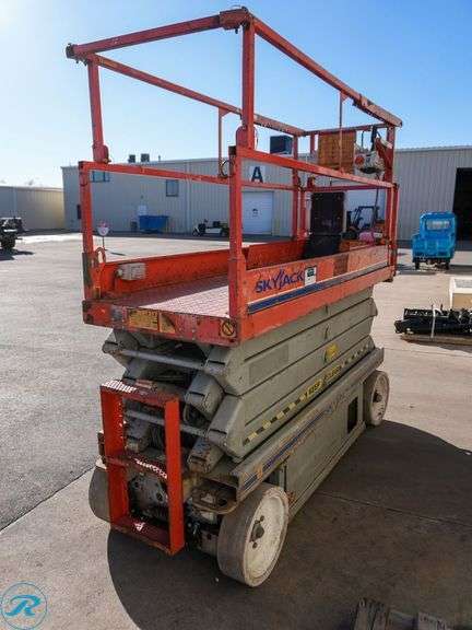 SkyJack SJIII 3226 Scissor Lift - Roller Auctions