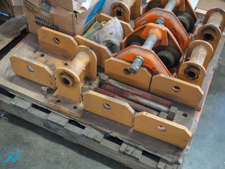 Pallet of Material Handling Brackets and Trollies - Roller Auctions