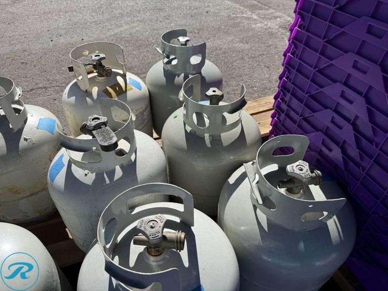 Pallet of (8) Propane Tanks - Roller Auctions