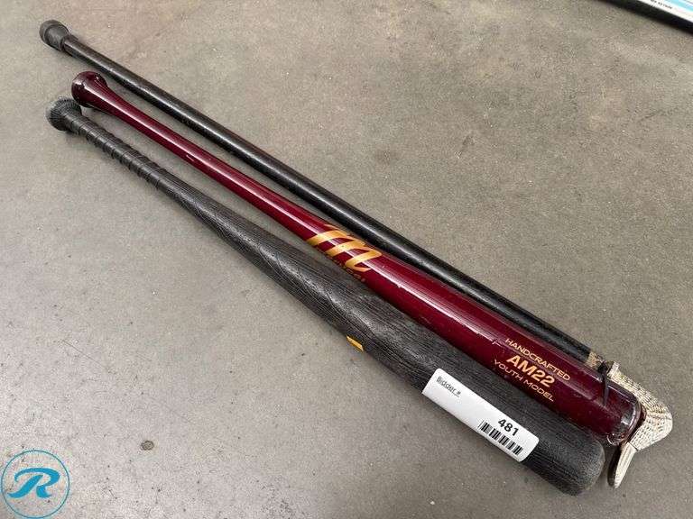 Marucci AM22 Youth Bat, Plastic Bat and Cane - Roller Auctions
