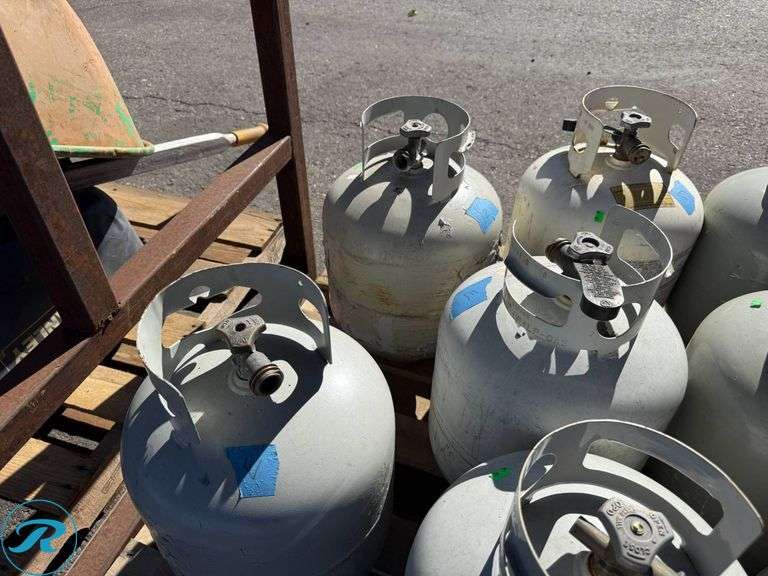 Pallet of (8) Propane Tanks - Roller Auctions