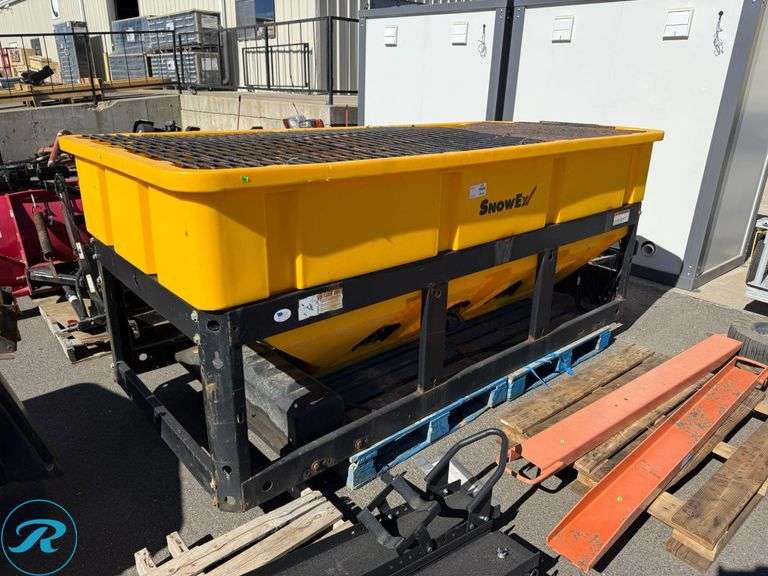 SnowEx Salt Spreader with Metal Grate Cover - Roller Auctions
