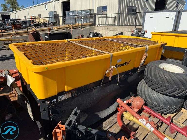 SnowEx Salt Spreader with Metal Grate - Roller Auctions
