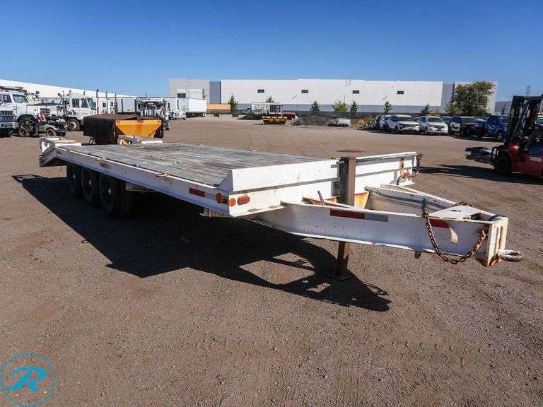 1975 Trail-Eze Tri-Axle Equipment Trailer - Roller Auctions