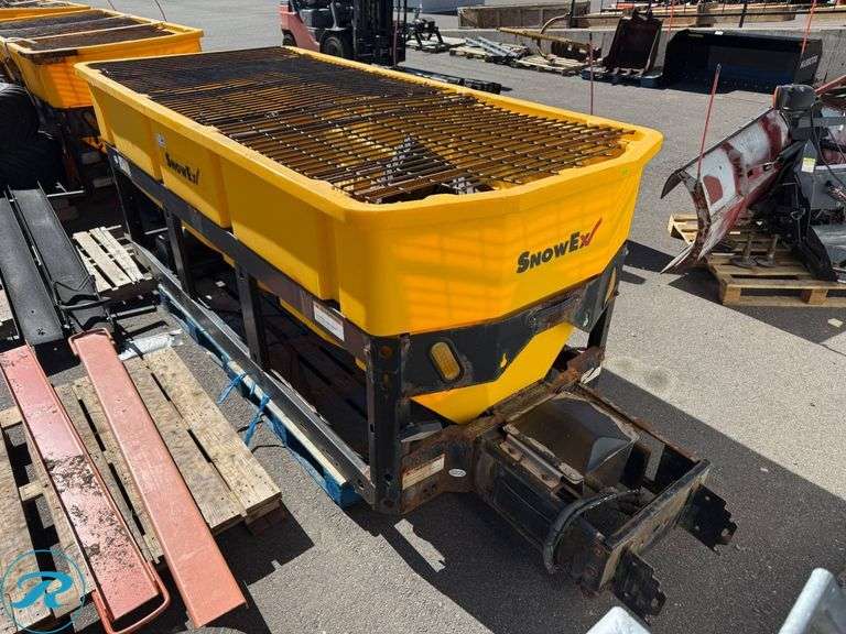 SnowEx Salt Spreader with Metal Grate Cover - Roller Auctions