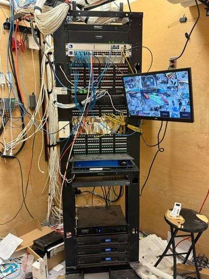 Network Rack With Madrix Luna 16, PFPower D10-PFP, Ubiquiti USW Pro ...