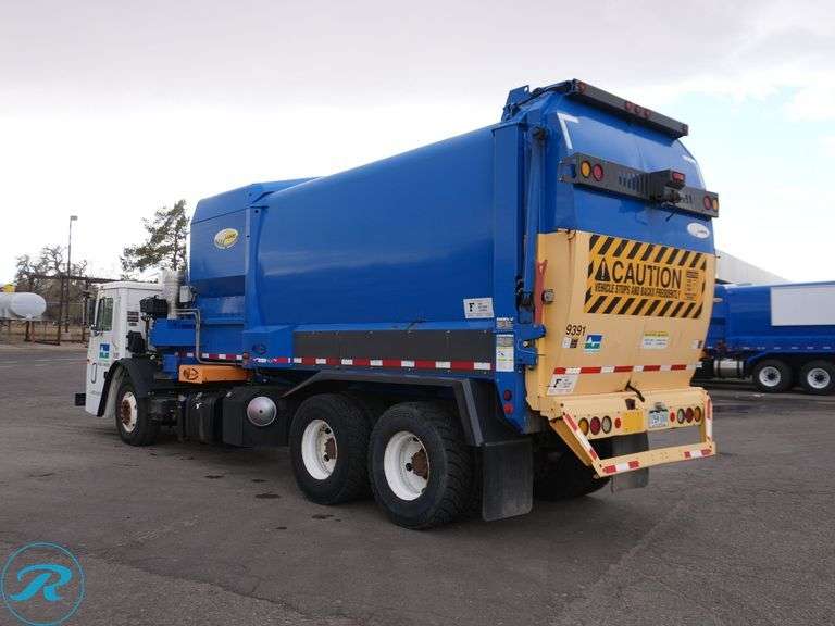 2011 Mack LEU613 T/A Side Loader Trash Truck - Roller Auctions