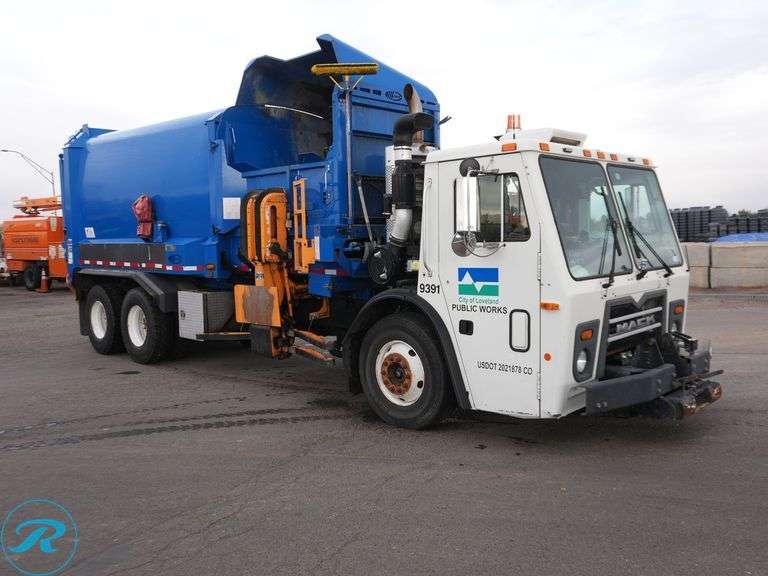 2011 Mack LEU613 T/A Side Loader Trash Truck - Roller Auctions