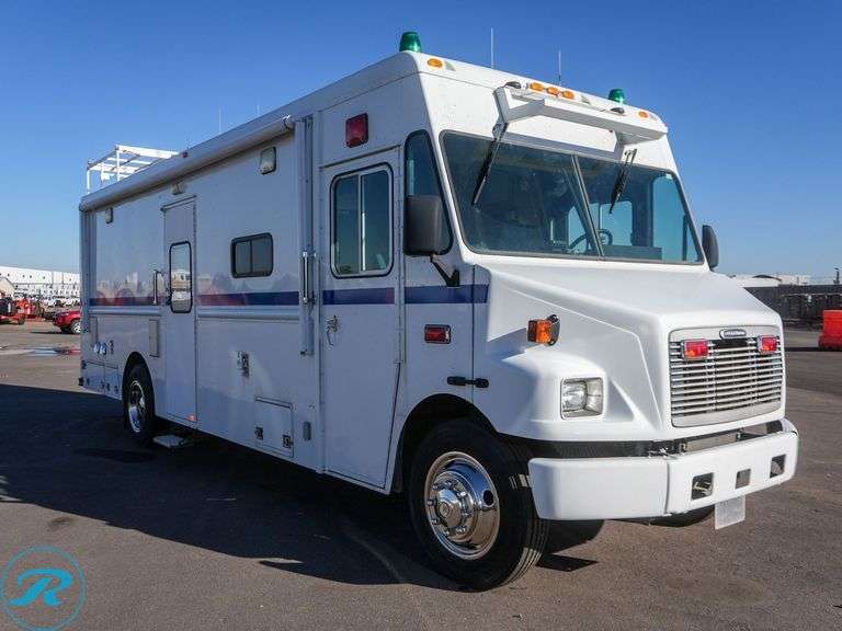 2000 Freightliner MT55 RWD Mobile Command Center - Roller Auctions