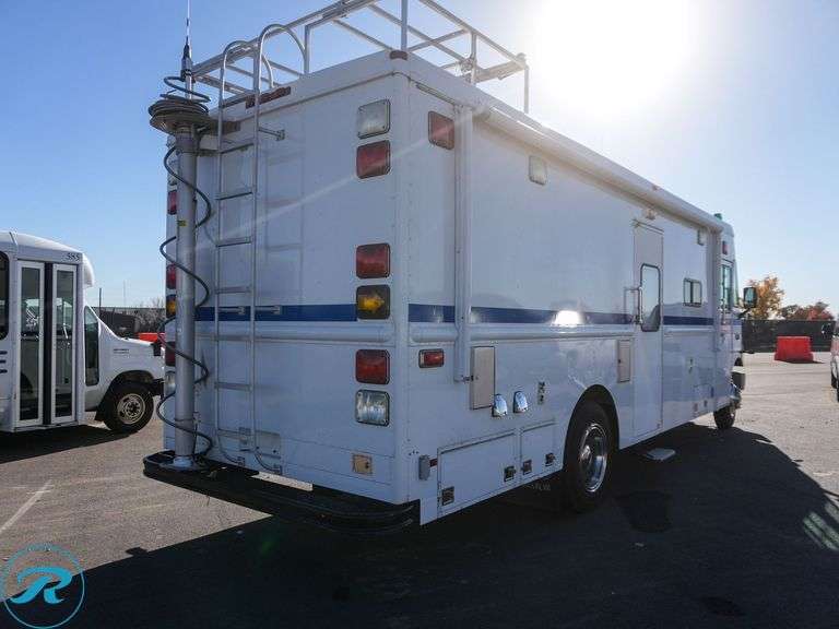 2000 Freightliner MT55 RWD Mobile Command Center - Roller Auctions