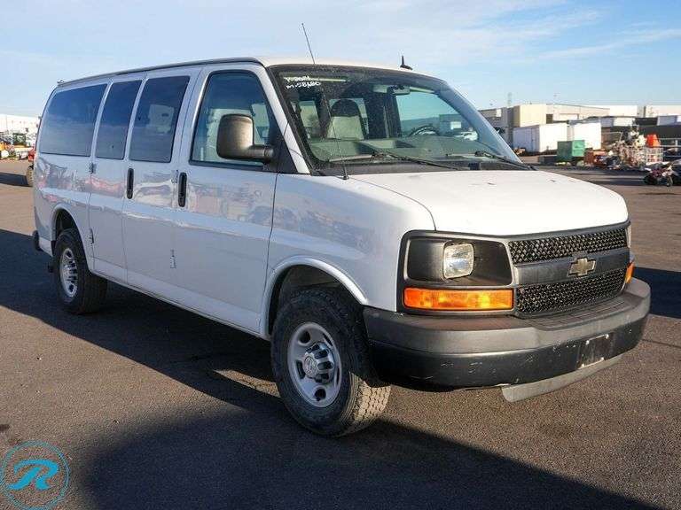 2014 Chevrolet Express LS 3500 RWD 11-Passenger Van - Roller Auctions