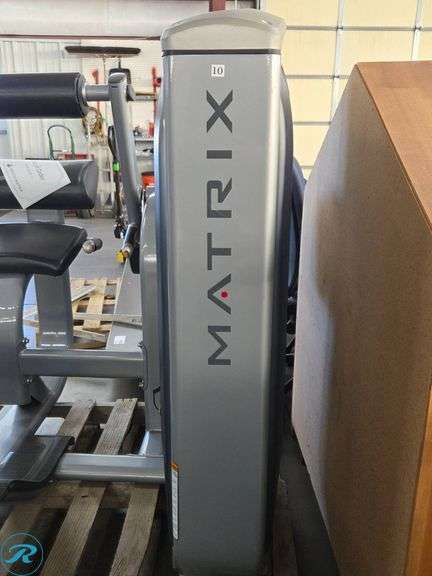 Matrix Back Extension Strength Training Machine - Roller Auctions