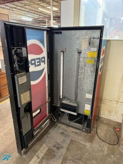 Pepsi Vending Machine with Coin Operation and Key Access, Inoperable ...