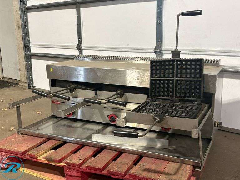 Novati Commercial Waffle Maker with Triple Griddle and Adjustable ...