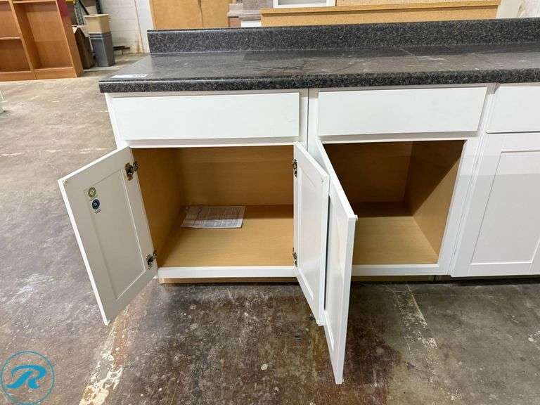 3 Vanity Sink Cabinets, Aristokraft Ellis White - Roller Auctions