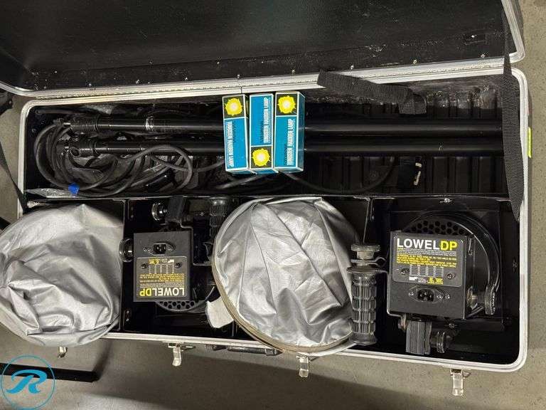 Lowel DP Lighting Kit with (2) Lights, Case, Stands, Spare Lamps and ...