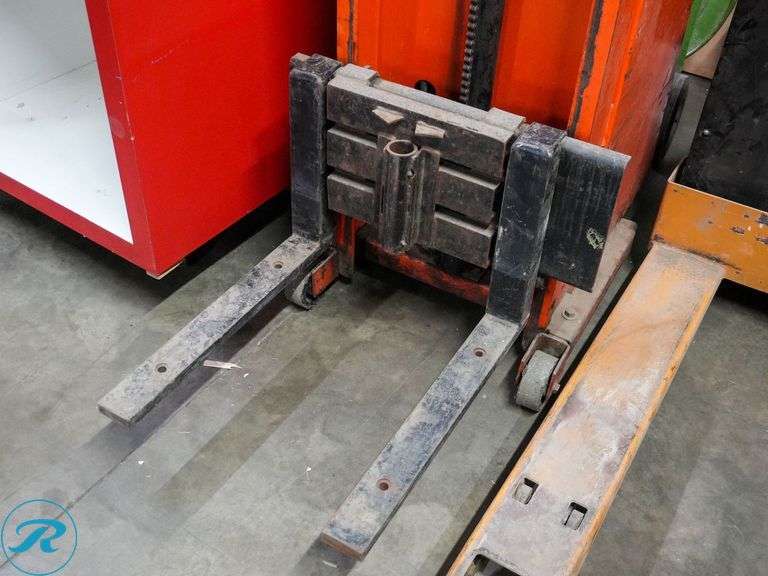 LEE C74 Presto Lift Stand Behind Electric Forklift - Roller Auctions