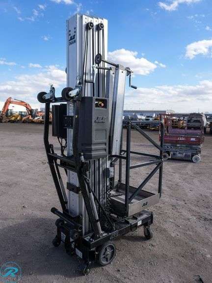 2007 JLG 36AM Personnel Lift, 36' Platform Height - Roller Auctions
