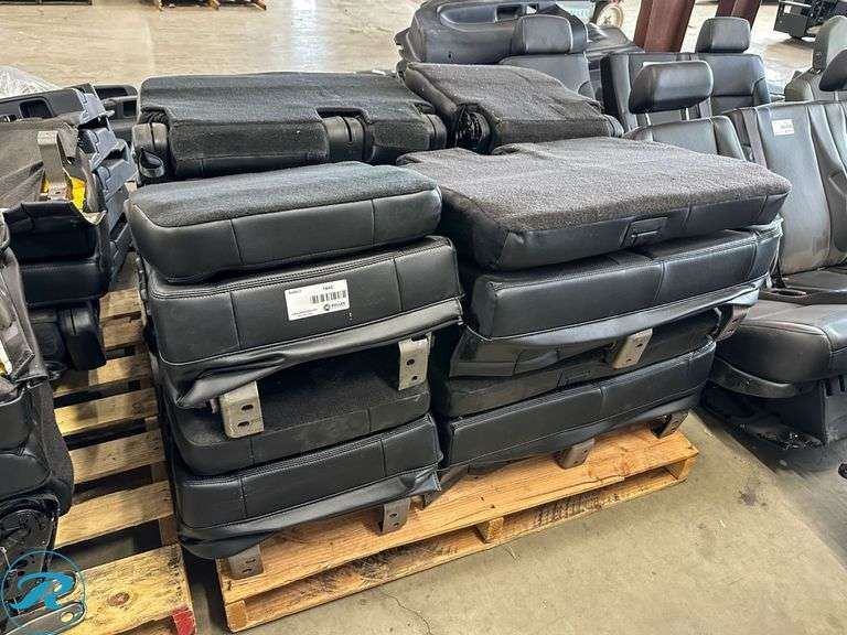 (4) Rear Seats to Fit 2017 Ford Explorer - Roller Auctions