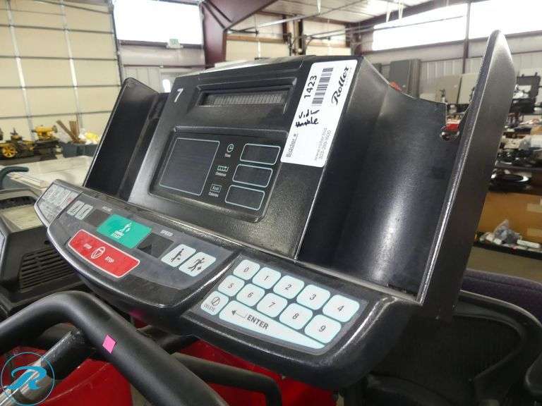 Star Trac 4500 Series Treadmill - Roller Auctions