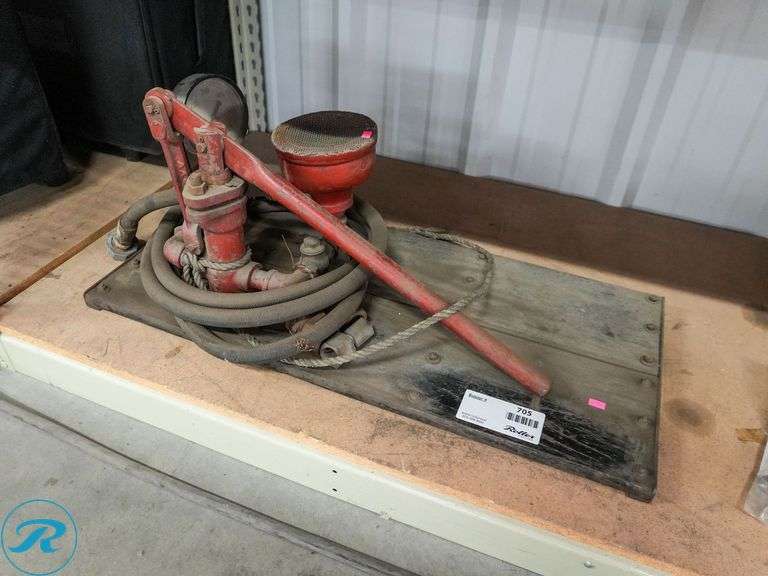Manual Oil Thumb Pump - Roller Auctions