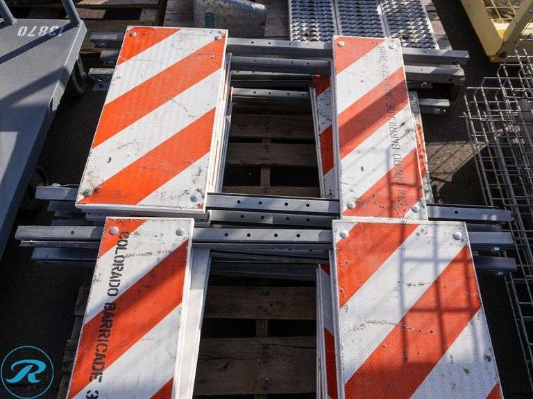 Pallet of Safety Barricade Stands - Roller Auctions