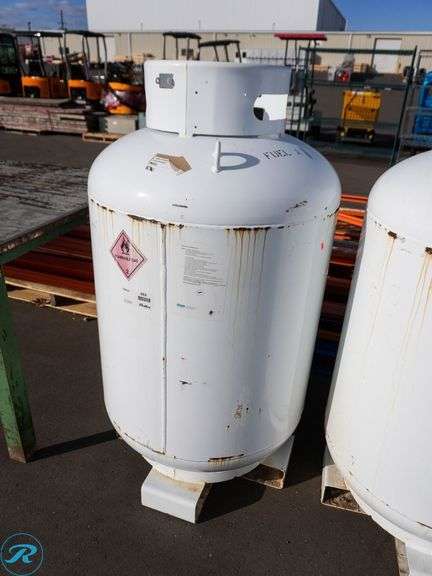 Vertical Propane Tank, 1000lb - Roller Auctions