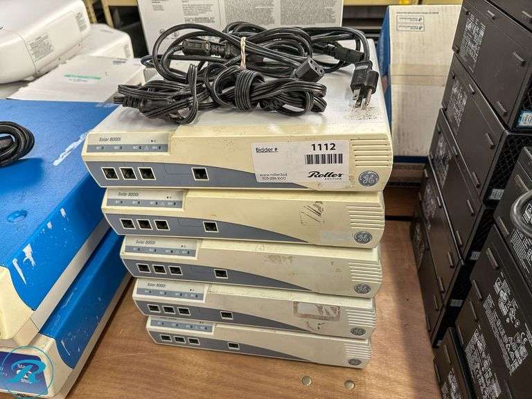 (5) GE Solar 8000i Patient Monitor Consoles - Roller Auctions