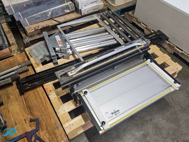 Pallet of Tapco Port-O-Slitter and Snap Stands - Roller Auctions